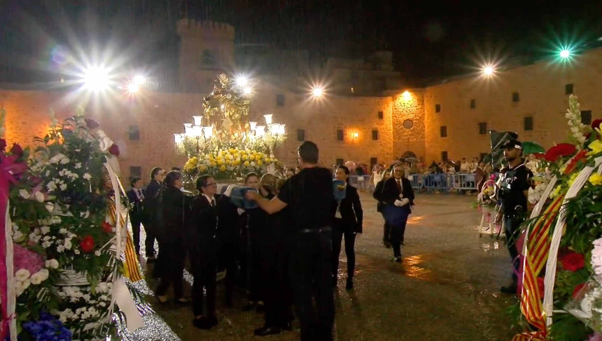 Santa Pola. La lluvia aparece en el tramo final de la Procesión de la ...